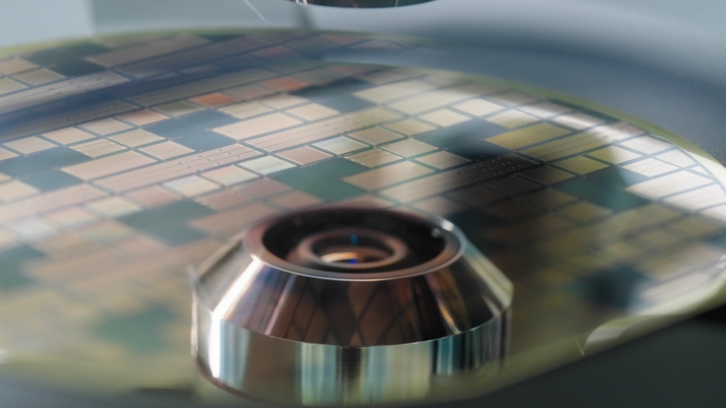 Services - Luxtelligence - Optoelectronics on a chip